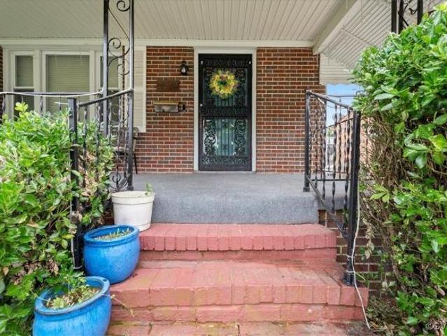 3 Br, 3 bath, Single Family 322 St Matthew St
