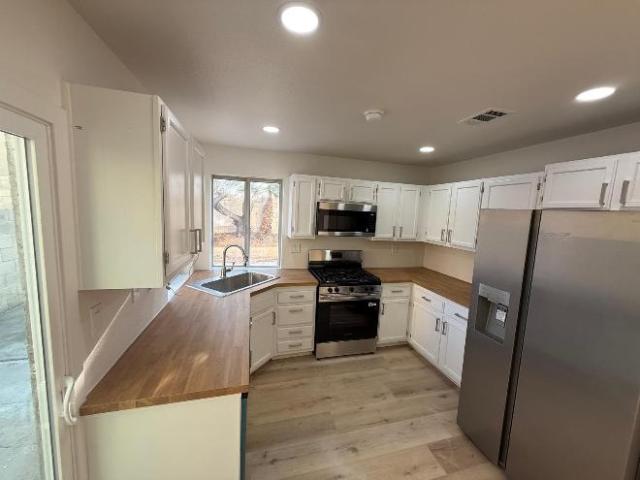 3 Br, 3 bath, Single Family 3305 Paragon Drive