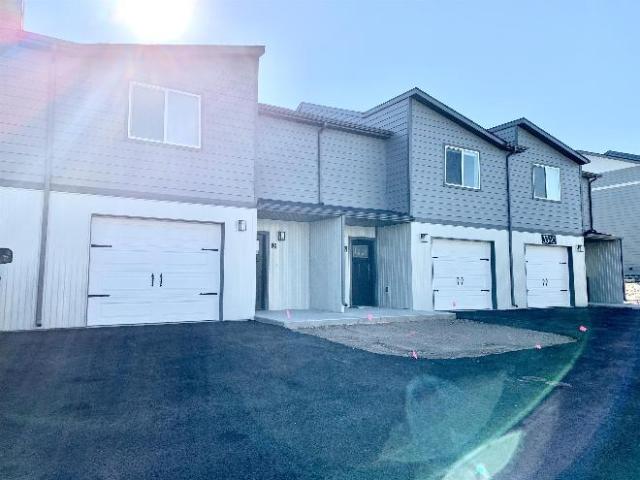 3 Br, 3 bath, Single Family 3335 Blackbird Way