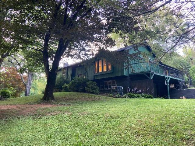3 Br, 3 bath, Single Family 33 Fairfield Dr