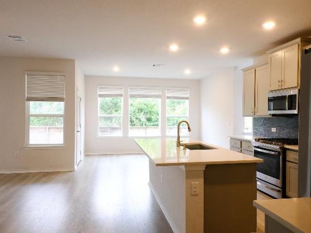 3 Br, 3 bath, Single Family 4810 Plum Peach Bnd