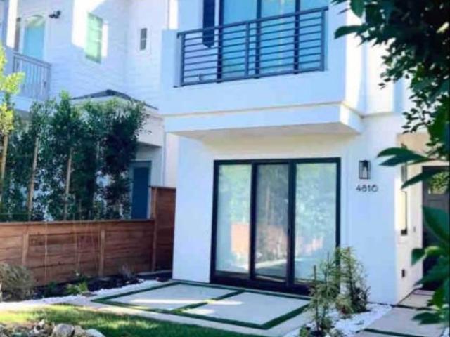 3 Br, 3 bath, Single Family 4816 S Inglewood Blvd
