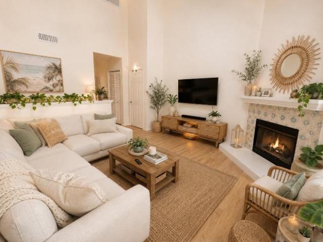 3 Br, 3 bath, Single Family 4862 Santa Cruz Ave