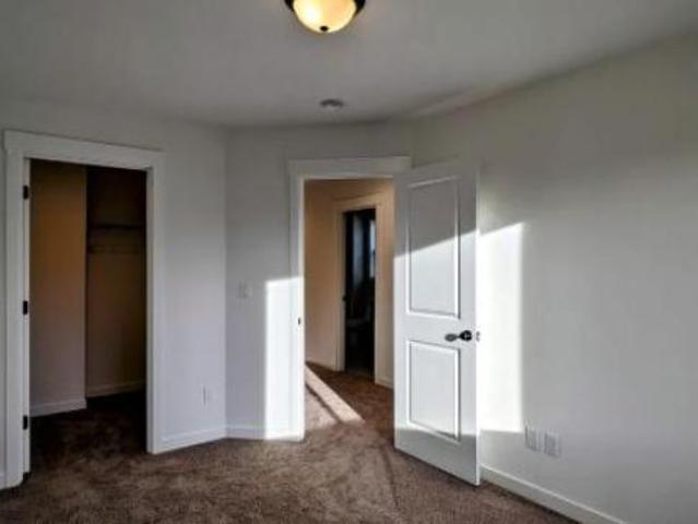 3 Br, 3 bath, Single Family 4054 SE Link Ln