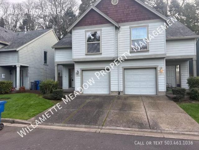 3 Br, 3 bath, Single Family 4084 Aden Pl NE