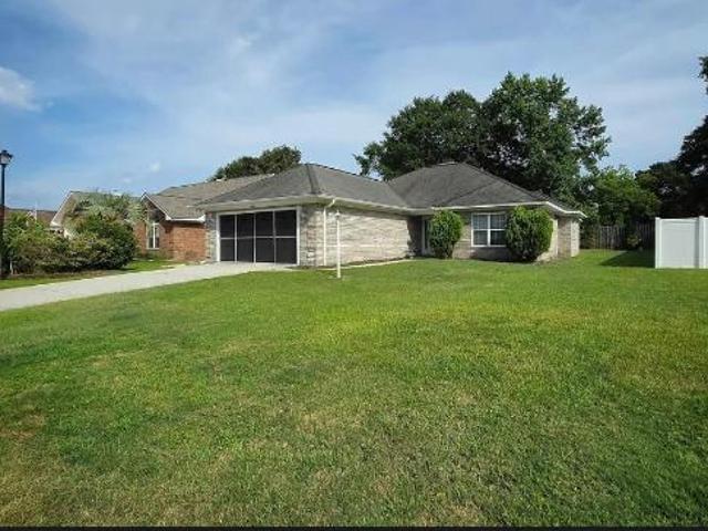3 Br, 3 bath, Single Family 4091 Lakeshore Dr
