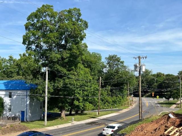 3 Br, 3 bath, Single Family 40 Hollins Mill Rd