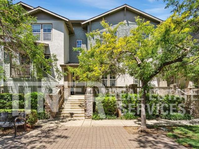 3 Br, 3 bath, Single Family 410 Washington Square