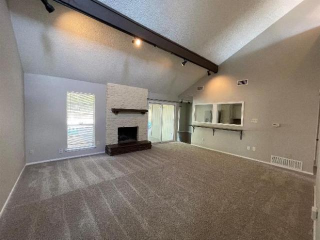 3 Br, 3 bath, Single Family 412 Blue Valley Drive