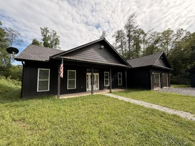 3 Br, 3 bath, Single Family 415 Autumn Ridge Drive