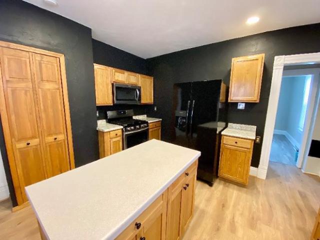 3 Br, 3 bath, Single Family 415 Brown Ave