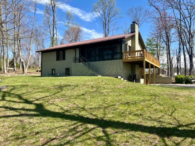 3 Br, 3 bath, Single Family 416 Banks Mountain Road