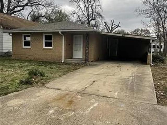 3 Br, 3 bath, Single Family 419 W 5th St