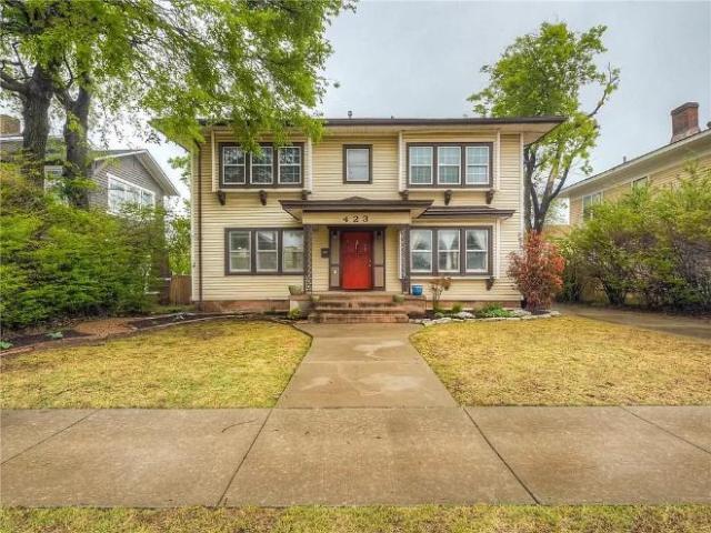 3 Br, 3 bath, Single Family 423 NE 14th St