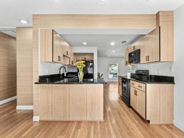 3 Br, 3 bath, Single Family 4238 Magnolia Street