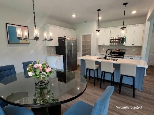 3 Br, 3 bath, Single Family 427 White Oak Garden Way