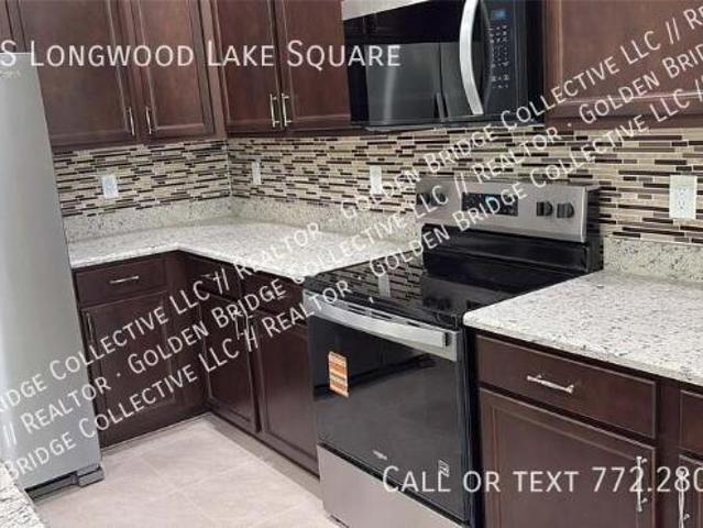 3 Br, 3 bath, Single Family 4292 S Longwood Lake Square