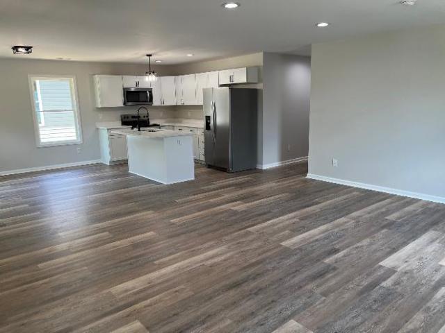 3 Br, 3 bath, Single Family 42 Hollins Mill Rd