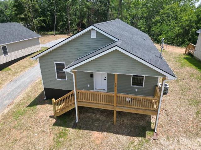 3 Br, 3 bath, Single Family 42 Hollins Mill Rd