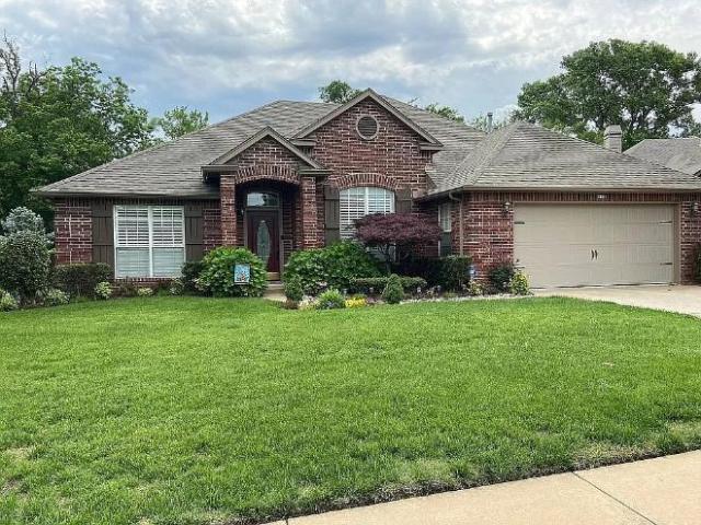 3 Br, 3 bath, Single Family 4308 S Walnut Ave