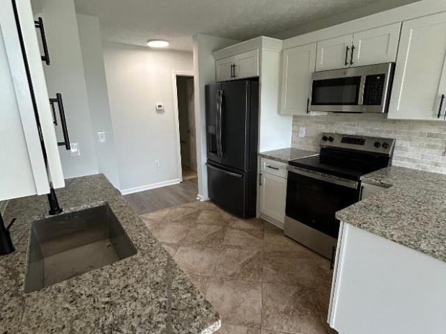 3 Br, 3 bath, Single Family 4387 Heartwood Ln
