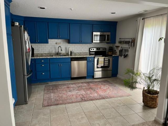3 Br, 3 bath, Single Family 543 Old Stonebrook