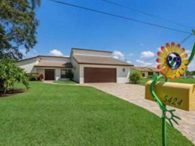 3 Br, 3 bath, Single Family 5424 America Drive