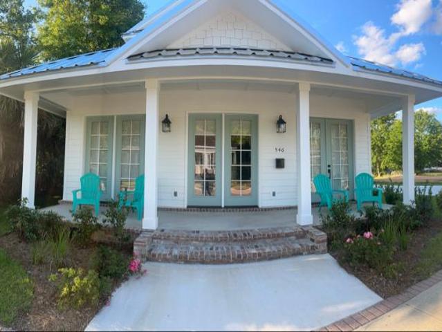 3 Br, 3 bath, Single Family 546 Howard Ave