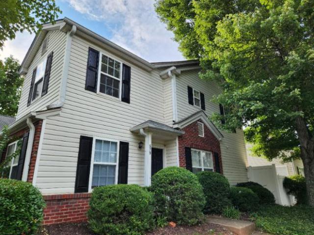 3 Br, 3 bath, Single Family 579 West Oaks Drive