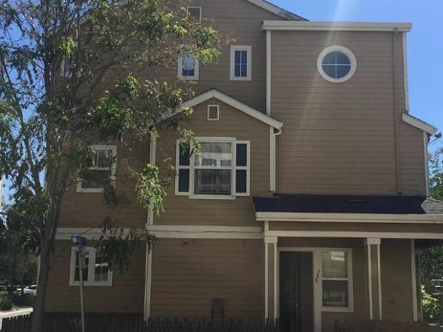 3 Br, 3 bath, Single Family 588 Amherst Ter