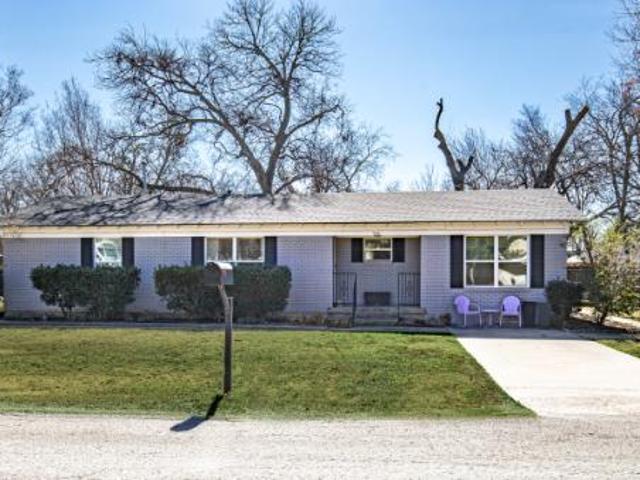 3 Br, 3 bath, Single Family 510 W Oak St