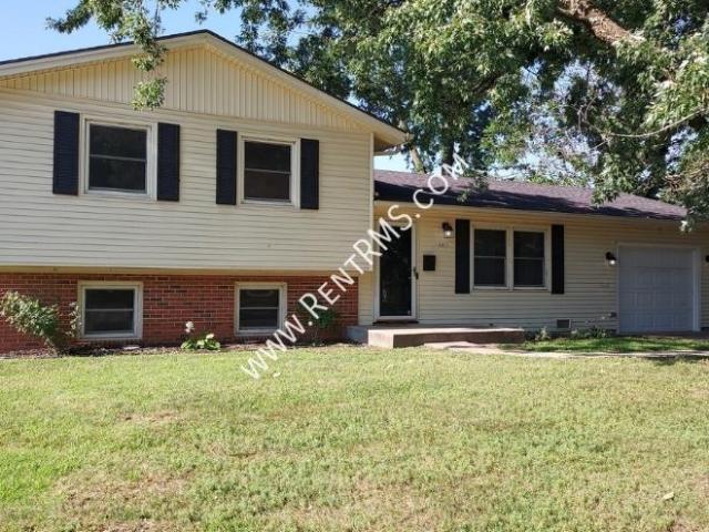 3 Br, 3 bath, Single Family 5317 SW 24th St