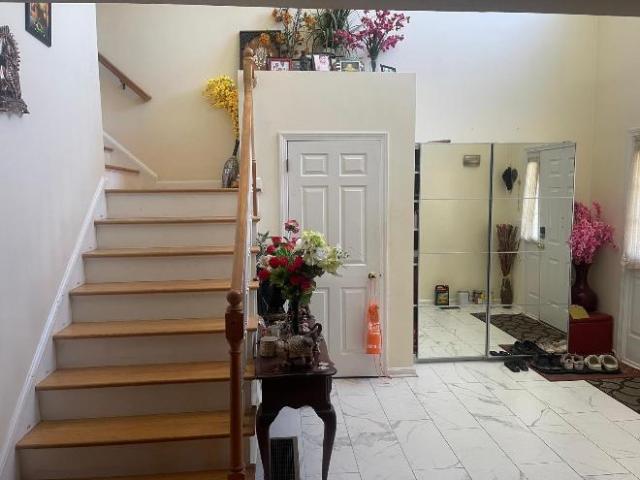 3 Br, 3 bath, Single Family 5 Derby Ln
