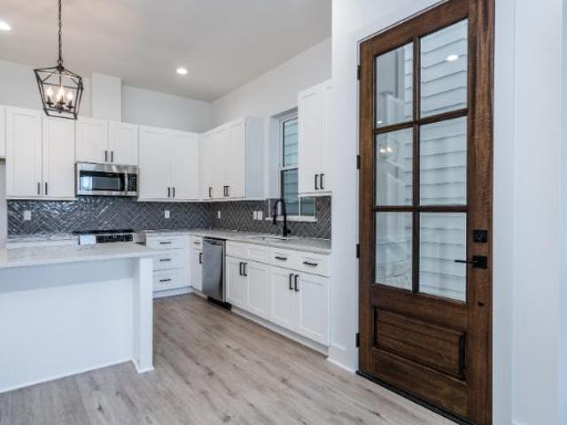3 Br, 3 bath, Single Family 6426 Highland Pine Ln