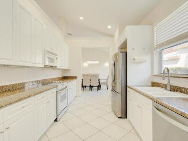 3 Br, 3 bath, Single Family 6646 Oakmont Way