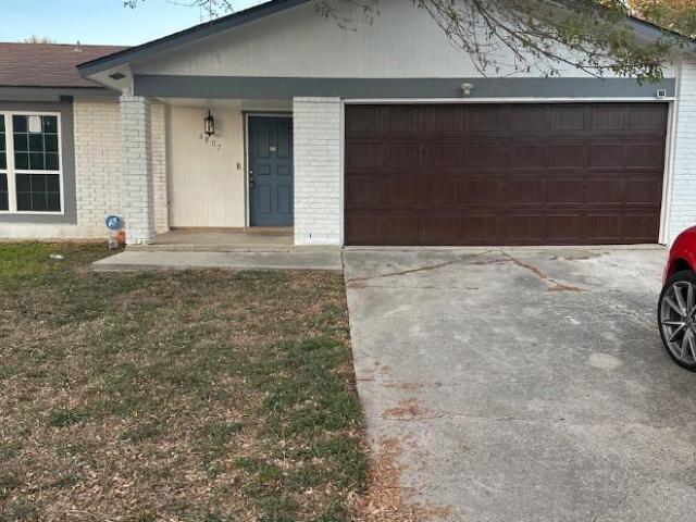 3 Br, 3 bath, Single Family 6807 Laguna Norte