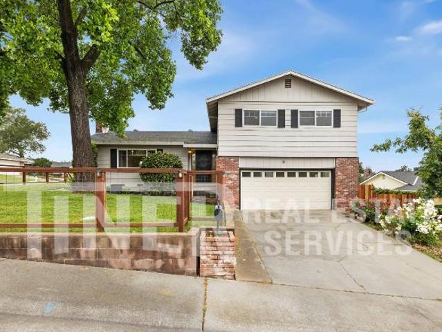 3 Br, 3 bath, Single Family 6982 Pampas Way