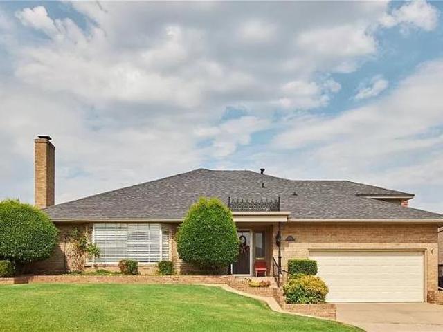 3 Br, 3 bath, Single Family 6005 North Ross Avenue
