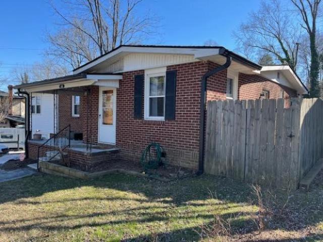 3 Br, 3 bath, Single Family 600 Hebron Rd