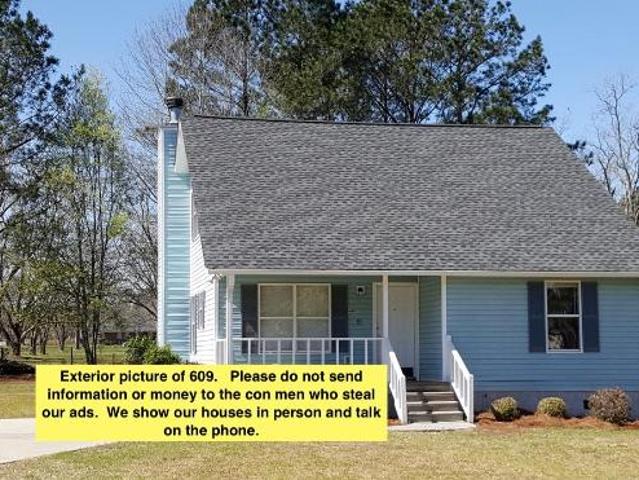 3 Br, 3 bath, Single Family 609 Windcrest Dr