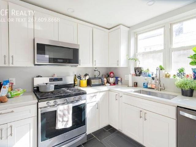 3 Br, 3 bath, Single Family 613 S Taney Street