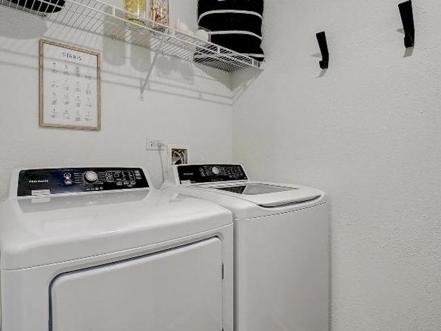 3 Br, 3 bath, Single Family 615 Starling Cir