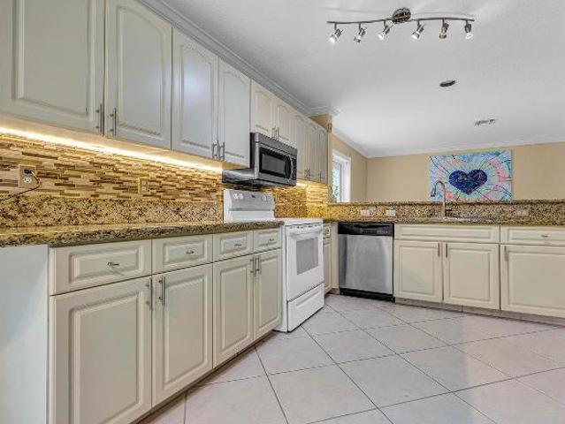 3 Br, 3 bath, Single Family 6168 La Vida Terrace