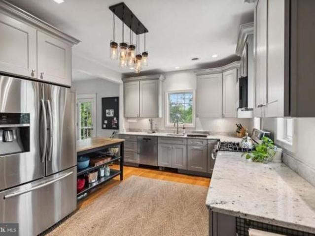 3 Br, 3 bath, Single Family 618 Anneslie Rd