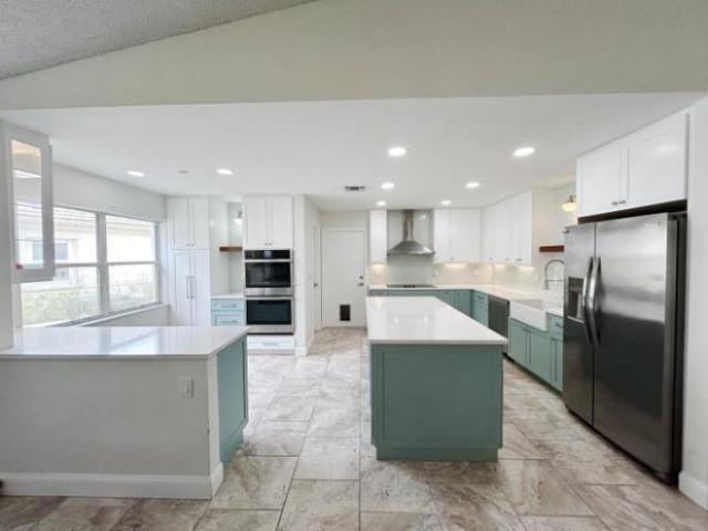 3 Br, 3 bath, Single Family 6376 Breckenridge Circle