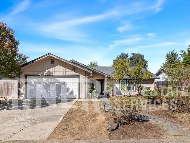 3 Br, 3 bath, Single Family 639 Flower Drive
