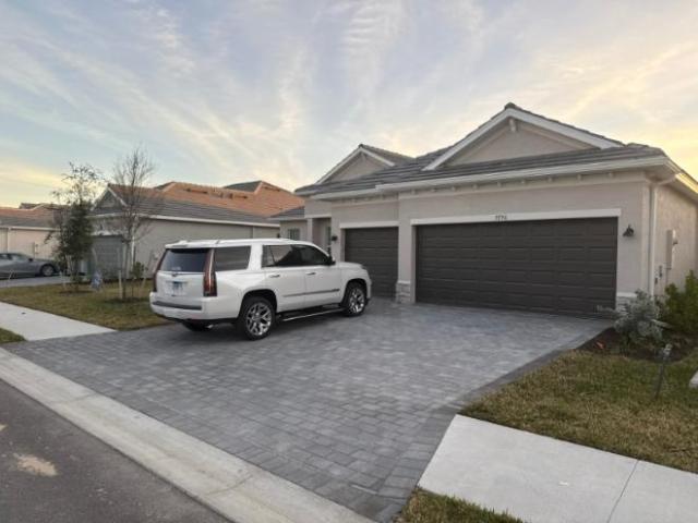 3 Br, 3 bath, Single Family 7796 Lakes Edge Ln