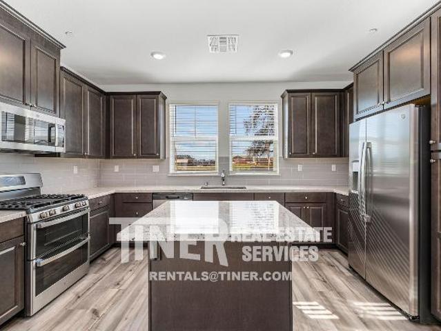 3 Br, 3 bath, Single Family 7941 Titan Dr