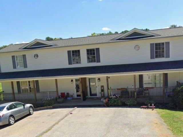3 Br, 3 bath, Single Family 795 Montgomery St