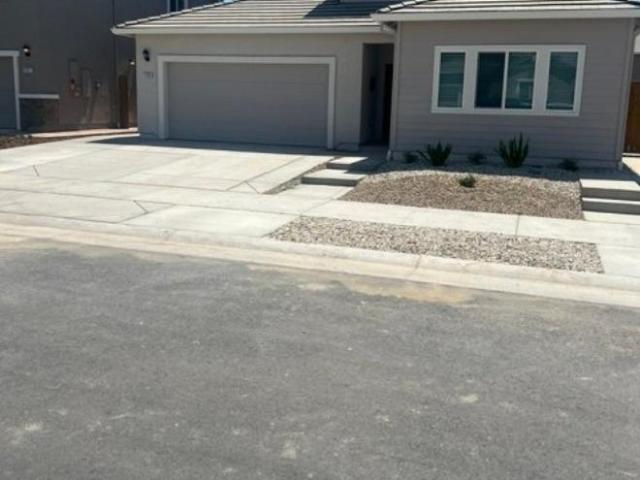 3 Br, 3 bath, Single Family 7096 Vail Ranch Rd